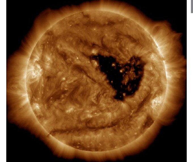 Tormenta solar de nivel G4 golpea campo magnético terrestre.